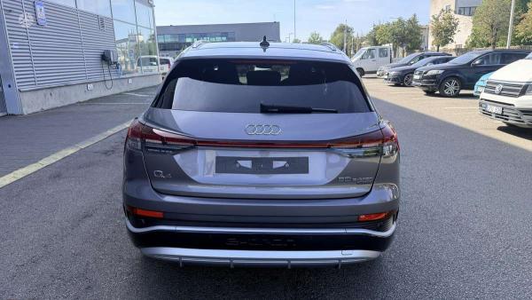 Grey Audi Q4 e-tron 2023 in Vilnius, with an engine capacity of 0.00 L and mileage of 73 thousand km for 35888 €, photo 5 on AUTOMOTO.COM.LV