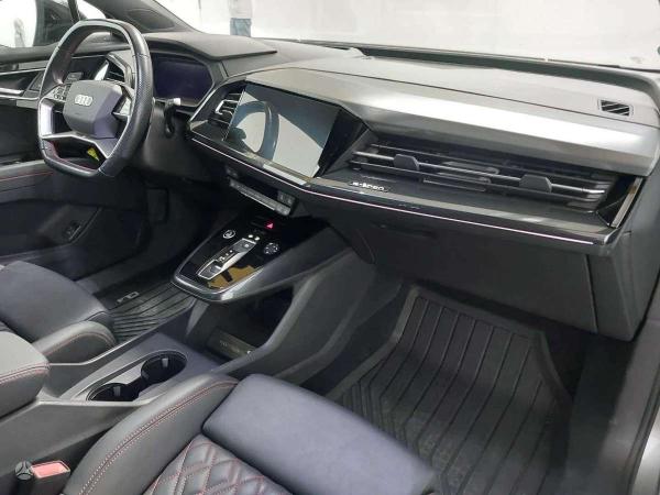 Серый Ауди Q4 e-tron 2023 в Вильнюс, объемом двигателя 0.00 л и пробегом 83 тыс. км за 36777 €, фото 6 на AUTOMOTO.COM.LV