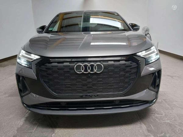 Серый Ауди Q4 e-tron 2023 в Вильнюс, объемом двигателя 0.00 л и пробегом 83 тыс. км за 36777 €, фото 8 на AUTOMOTO.COM.LV