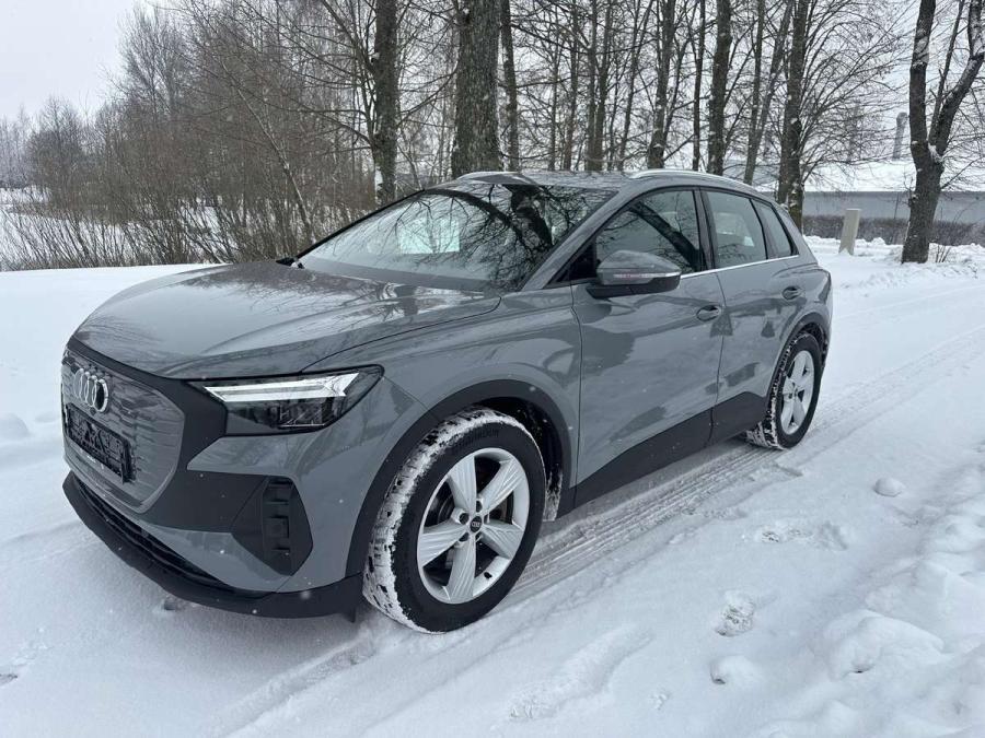 Pelēks Audi Q4 e-tron 2024 Kauņa, ar dzinēja tilpumu 0.00 L un nobraukumu 26 tūkst. km par 31500 €, foto 1 vietnē AUTOMOTO.COM.LV