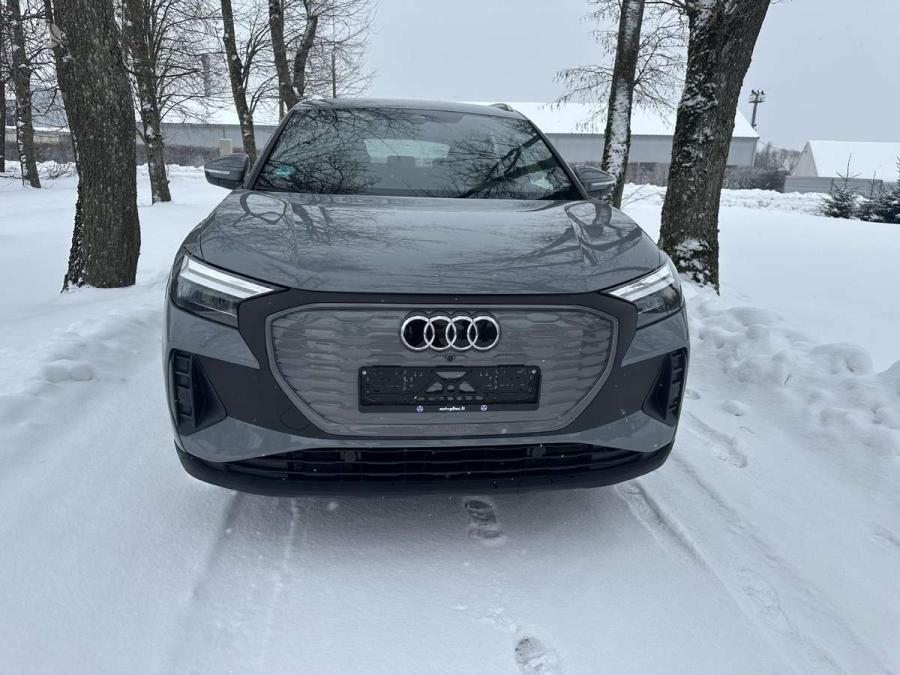 Pelēks Audi Q4 e-tron 2024 Kauņa, ar dzinēja tilpumu 0.00 L un nobraukumu 26 tūkst. km par 31500 €, foto 2 vietnē AUTOMOTO.COM.LV