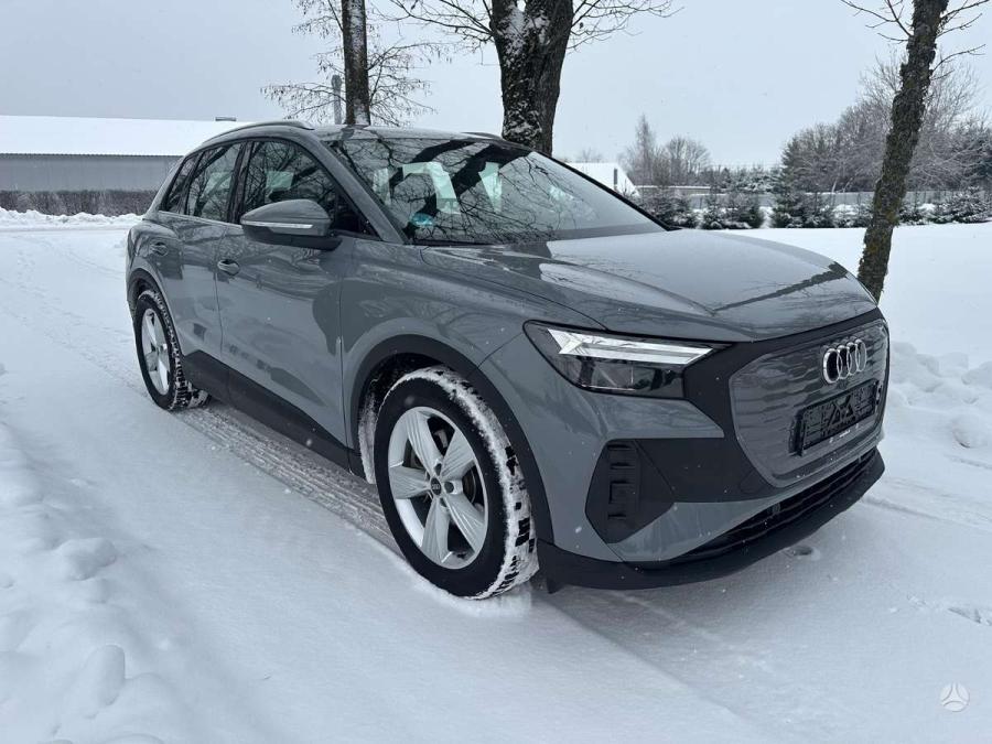 Pelēks Audi Q4 e-tron 2024 Kauņa, ar dzinēja tilpumu 0.00 L un nobraukumu 26 tūkst. km par 31500 €, foto 4 vietnē AUTOMOTO.COM.LV