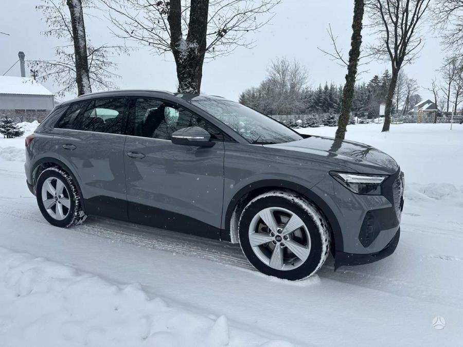 Pelēks Audi Q4 e-tron 2024 Kauņa, ar dzinēja tilpumu 0.00 L un nobraukumu 26 tūkst. km par 31500 €, foto 5 vietnē AUTOMOTO.COM.LV