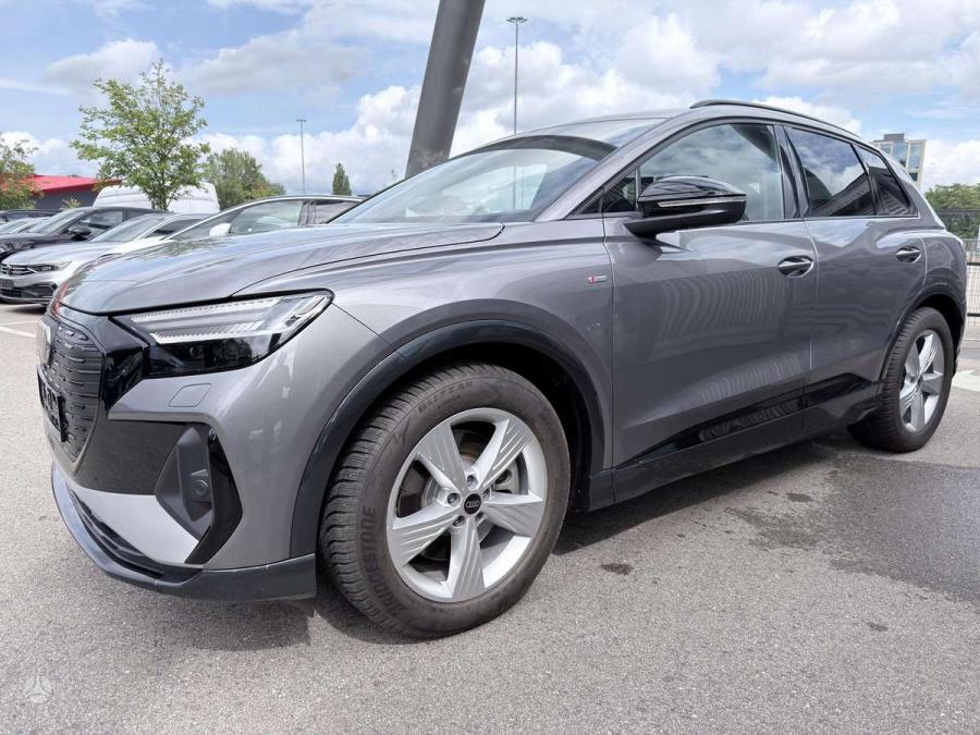 Pelēks Audi Q4 e-tron 2025 Viļņa, ar dzinēja tilpumu 0.00 L un nobraukumu 1 tūkst. km par 36800 €, foto 1 vietnē AUTOMOTO.COM.LV