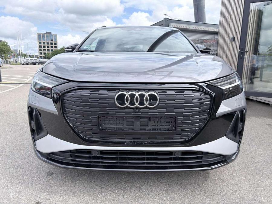Pelēks Audi Q4 e-tron 2025 Viļņa, ar dzinēja tilpumu 0.00 L un nobraukumu 1 tūkst. km par 36800 €, foto 4 vietnē AUTOMOTO.COM.LV