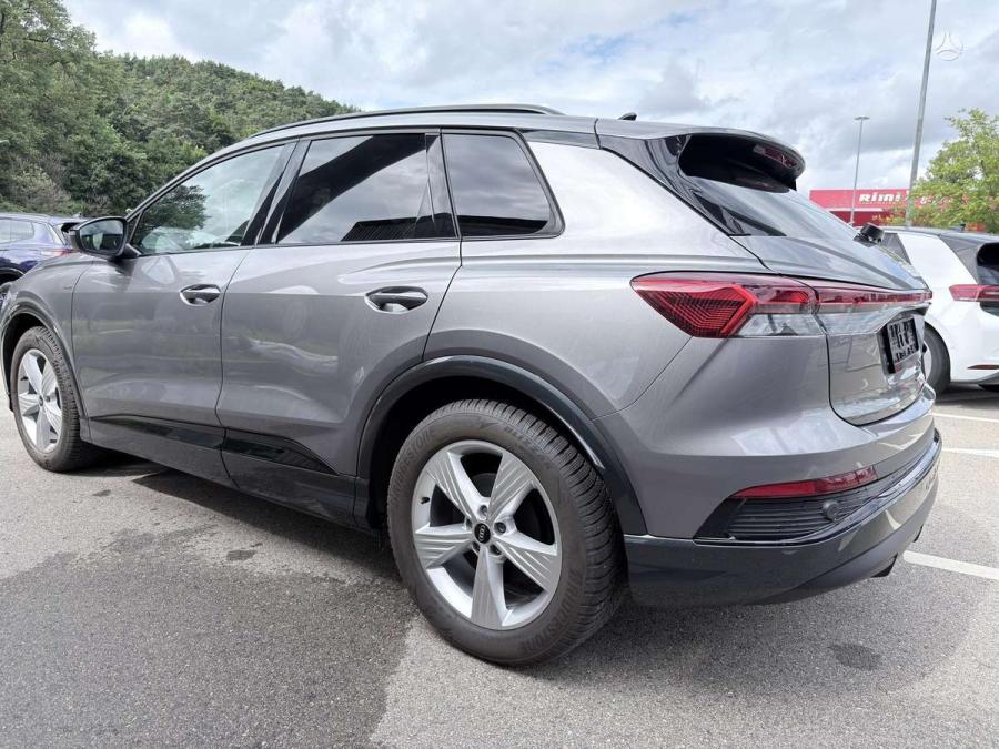 Pelēks Audi Q4 e-tron 2025 Viļņa, ar dzinēja tilpumu 0.00 L un nobraukumu 1 tūkst. km par 36800 €, foto 5 vietnē AUTOMOTO.COM.LV