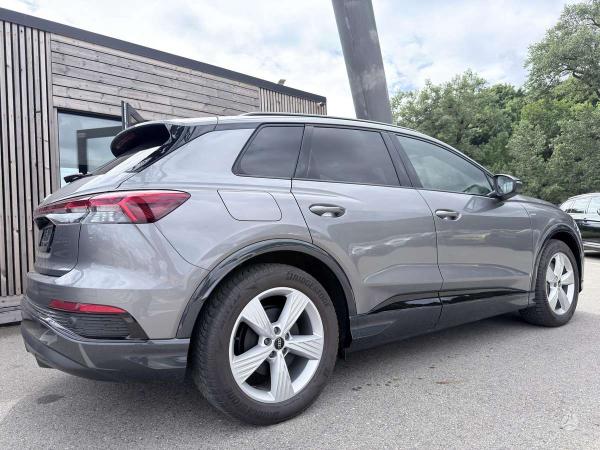 Pelēks Audi Q4 e-tron 2025 Viļņa, ar dzinēja tilpumu 0.00 L un nobraukumu 1 tūkst. km par 36800 €, foto 5 vietnē AUTOMOTO.COM.LV