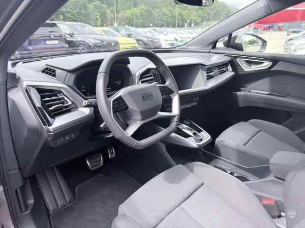 Pelēks Audi Q4 e-tron 2025 Viļņa, ar dzinēja tilpumu 0.00 L un nobraukumu 1 tūkst. km par 36800 €, foto 10 vietnē AUTOMOTO.COM.LV