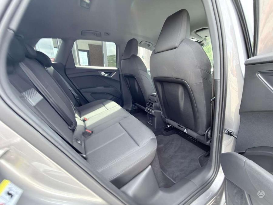 Pelēks Audi Q4 e-tron 2025 Viļņa, ar dzinēja tilpumu 0.00 L un nobraukumu 1 tūkst. km par 36800 €, foto 13 vietnē AUTOMOTO.COM.LV