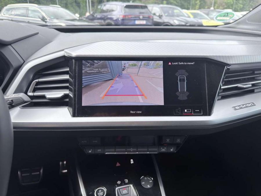 Pelēks Audi Q4 e-tron 2025 Viļņa, ar dzinēja tilpumu 0.00 L un nobraukumu 1 tūkst. km par 36800 €, foto 15 vietnē AUTOMOTO.COM.LV