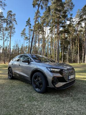Pelēks Audi Q4 e-tron 2021 Tallina, ar dzinēja tilpumu 0.00 L un nobraukumu 58 tūkst. km par 40900 €, foto 3 vietnē AUTOMOTO.COM.LV
