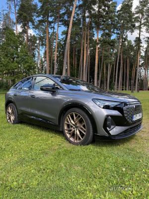 Pelēks Audi Q4 e-tron 2021 Tallina, ar dzinēja tilpumu 0.00 L un nobraukumu 71 tūkst. km par 38990 €, foto 1 vietnē AUTOMOTO.COM.LV