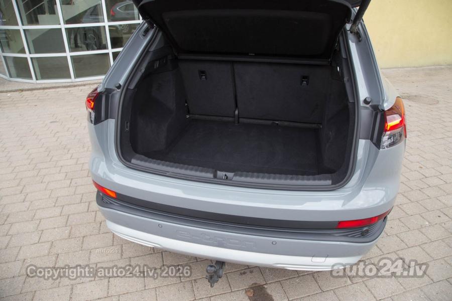 Pelēks Audi Q4 e-tron 2022 Tallina, ar dzinēja tilpumu 0.00 L un nobraukumu 135 tūkst. km par 27990 €, foto 12 vietnē AUTOMOTO.COM.LV