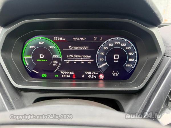 Серый Ауди Q4 e-tron 2021 в Таллин, объемом двигателя 0.00 л и пробегом 71 тыс. км за 32500 €, фото 11 на AUTOMOTO.COM.LV