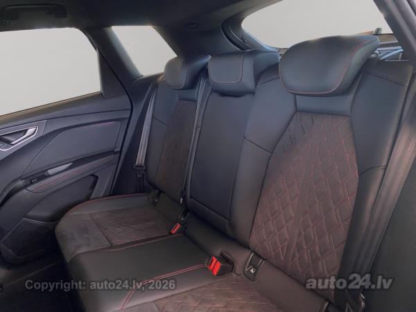 Pelēks Audi Q4 e-tron 2021 Tallina, ar dzinēja tilpumu 0.00 L un nobraukumu 73 tūkst. km par 31899 €, foto 8 vietnē AUTOMOTO.COM.LV