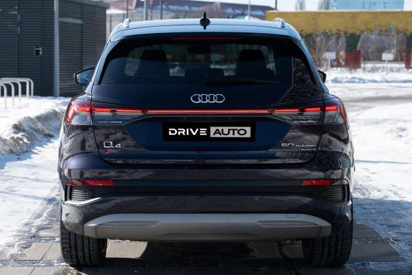 Violets Audi Q4 e-tron 2022 Viļņa, ar dzinēja tilpumu 0.00 L un nobraukumu 139 tūkst. km par 25900 €, foto 5 vietnē AUTOMOTO.COM.LV