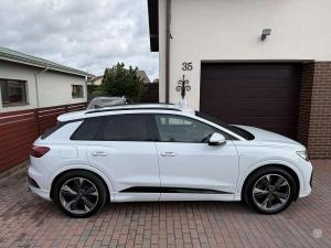 White Audi Q4 e-tron 2022 in Siauliai, with an engine capacity of 0.00 L and mileage of 196 thousand km for 24800 €, photo 6 on AUTOMOTO.COM.LV