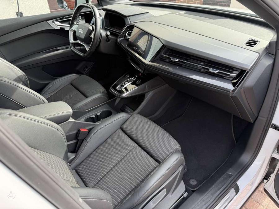 White Audi Q4 e-tron 2022 in Siauliai, with an engine capacity of 0.00 L and mileage of 196 thousand km for 24800 €, photo 19 on AUTOMOTO.COM.LV