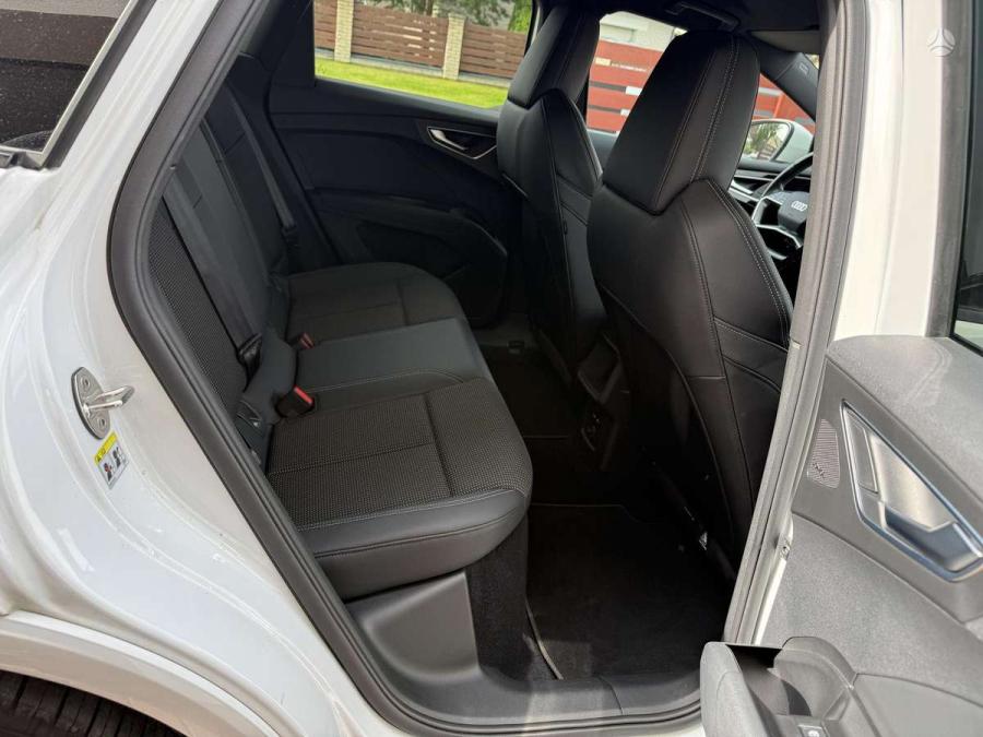 White Audi Q4 e-tron 2022 in Siauliai, with an engine capacity of 0.00 L and mileage of 196 thousand km for 24800 €, photo 20 on AUTOMOTO.COM.LV
