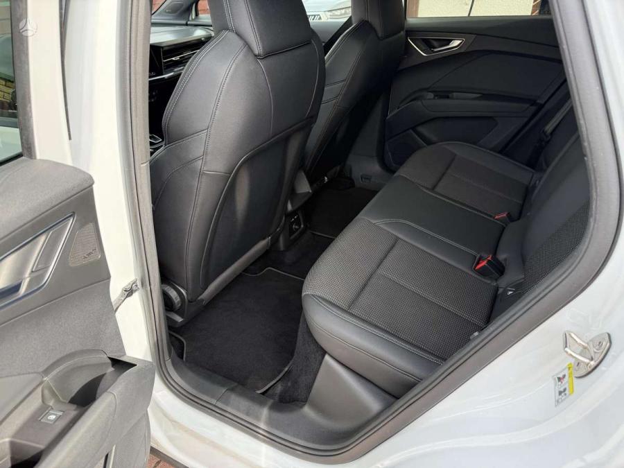 White Audi Q4 e-tron 2022 in Siauliai, with an engine capacity of 0.00 L and mileage of 196 thousand km for 24800 €, photo 21 on AUTOMOTO.COM.LV