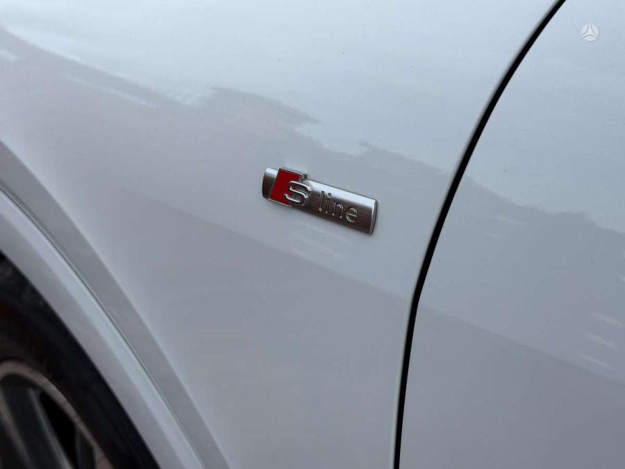 White Audi Q4 e-tron 2022 in Siauliai, with an engine capacity of 0.00 L and mileage of 196 thousand km for 24800 €, photo 28 on AUTOMOTO.COM.LV