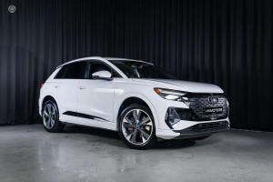 White Audi Q4 e-tron 2024 in Vilnius, with an engine capacity of 0.00 L and mileage of 32 thousand km for 33999 €, photo 4 on AUTOMOTO.COM.LV