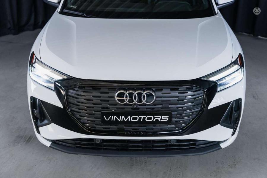 White Audi Q4 e-tron 2024 in Vilnius, with an engine capacity of 0.00 L and mileage of 32 thousand km for 33999 €, photo 12 on AUTOMOTO.COM.LV