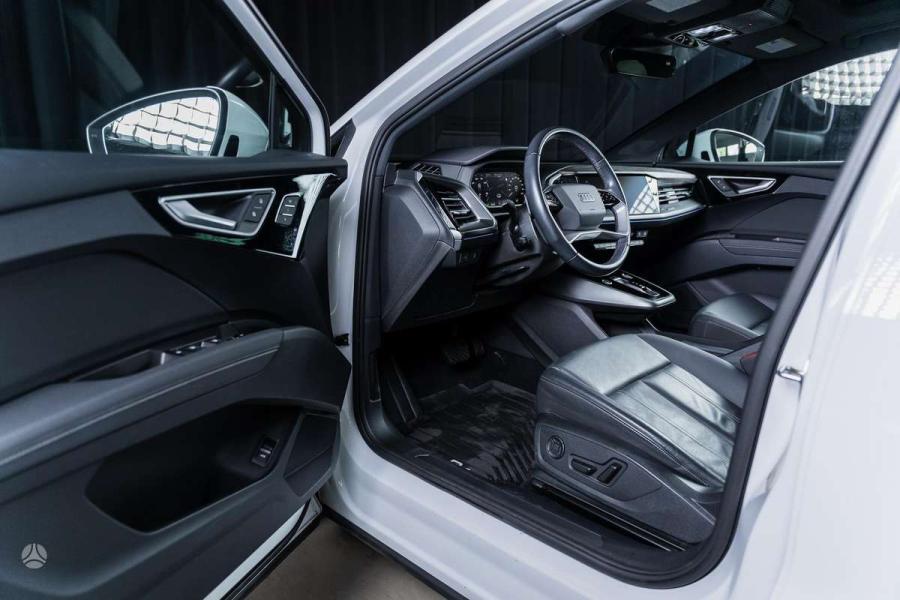 White Audi Q4 e-tron 2024 in Vilnius, with an engine capacity of 0.00 L and mileage of 32 thousand km for 33999 €, photo 13 on AUTOMOTO.COM.LV
