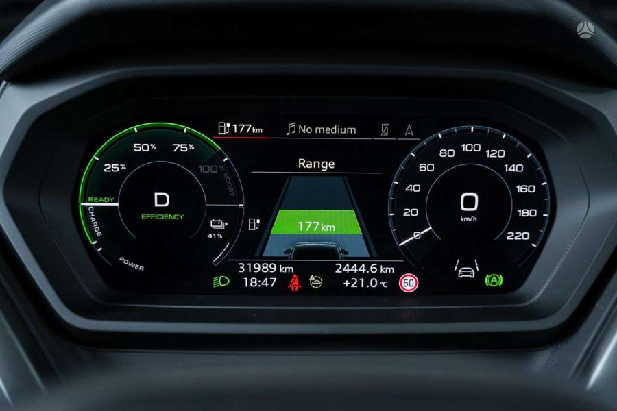 White Audi Q4 e-tron 2024 in Vilnius, with an engine capacity of 0.00 L and mileage of 32 thousand km for 33999 €, photo 17 on AUTOMOTO.COM.LV
