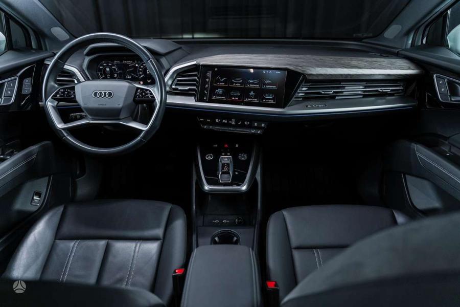 White Audi Q4 e-tron 2024 in Vilnius, with an engine capacity of 0.00 L and mileage of 32 thousand km for 33999 €, photo 18 on AUTOMOTO.COM.LV