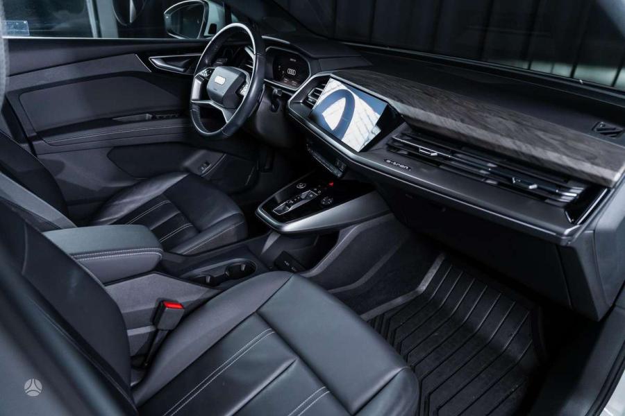 White Audi Q4 e-tron 2024 in Vilnius, with an engine capacity of 0.00 L and mileage of 32 thousand km for 33999 €, photo 26 on AUTOMOTO.COM.LV