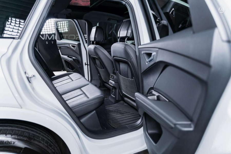 White Audi Q4 e-tron 2024 in Vilnius, with an engine capacity of 0.00 L and mileage of 32 thousand km for 33999 €, photo 27 on AUTOMOTO.COM.LV