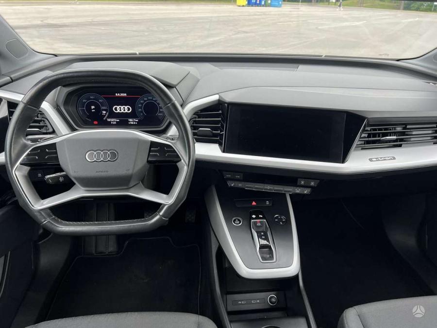 Balts Audi Q4 e-tron 2021 Kauņa, ar dzinēja tilpumu 0.00 L un nobraukumu 191 tūkst. km par 20999 €, foto 15 vietnē AUTOMOTO.COM.LV