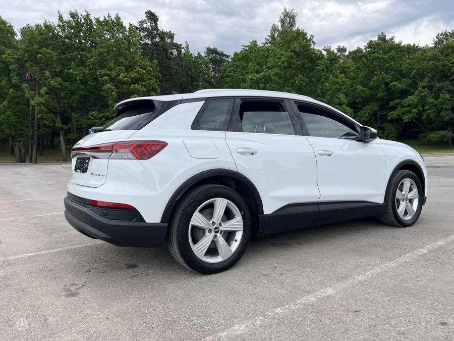 Balts Audi Q4 e-tron 2021 Kauņa, ar dzinēja tilpumu 0.00 L un nobraukumu 191 tūkst. km par 20999 €, foto 27 vietnē AUTOMOTO.COM.LV