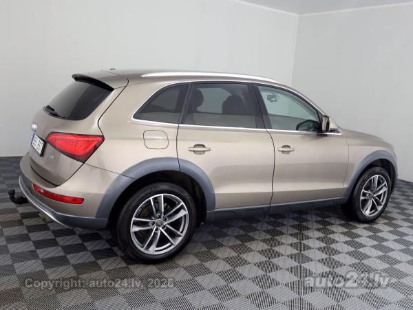 Smilšu krāsa Audi Q5 2009 Tallina, ar dzinēja tilpumu 2.00 L un nobraukumu 272 tūkst. km par 5499 €, foto 4 vietnē AUTOMOTO.COM.LV