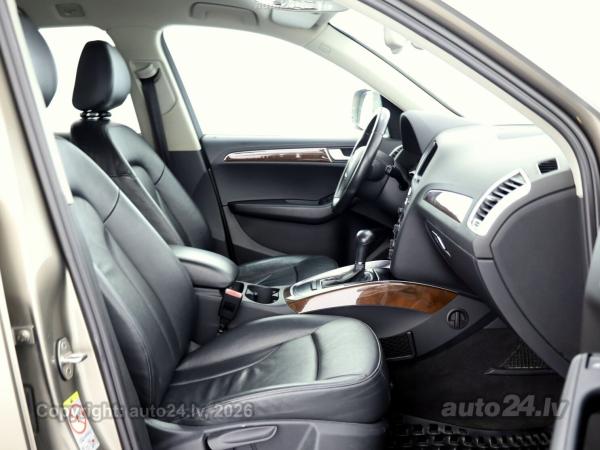 Smilšu krāsa Audi Q5 2009 Tallina, ar dzinēja tilpumu 2.00 L un nobraukumu 272 tūkst. km par 5499 €, foto 7 vietnē AUTOMOTO.COM.LV