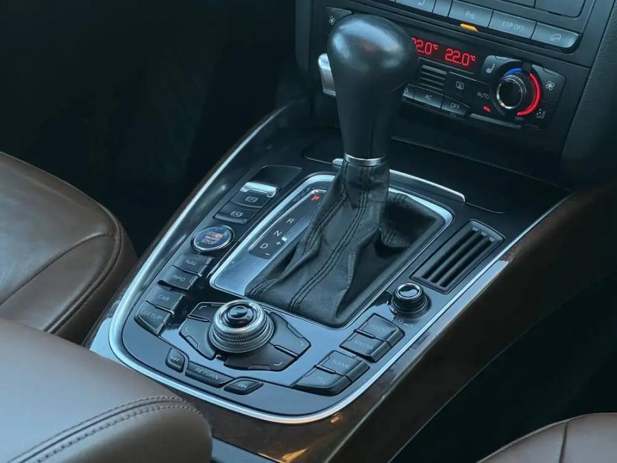 Melns Audi Q5 2008 Rēzekne, ar dzinēja tilpumu 3.00 L un nobraukumu 293 tūkst. km par 10300 €, foto 20 vietnē AUTOMOTO.COM.LV
