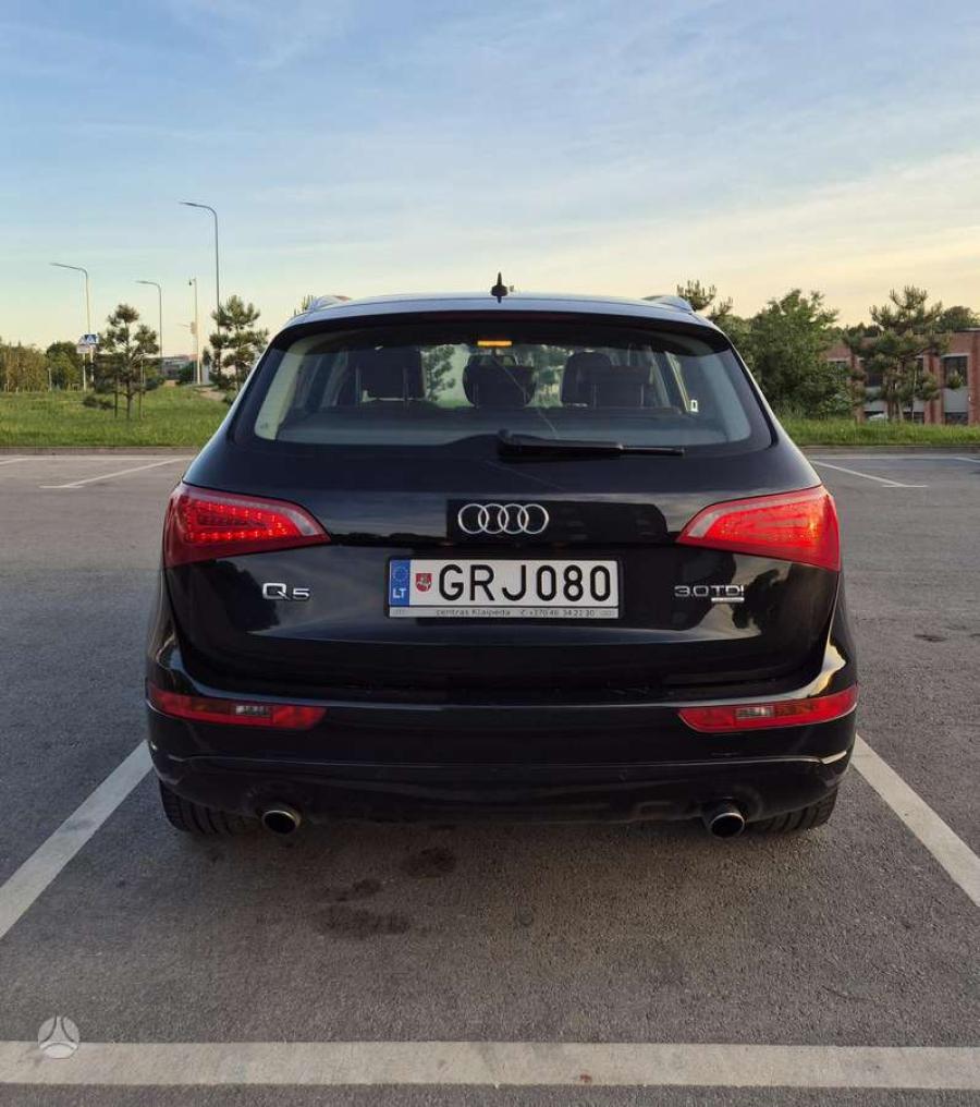 Melns Audi Q5 2008 Šauļi, ar dzinēja tilpumu 2.97 L un nobraukumu 289 tūkst. km par 7800 €, foto 5 vietnē AUTOMOTO.COM.LV