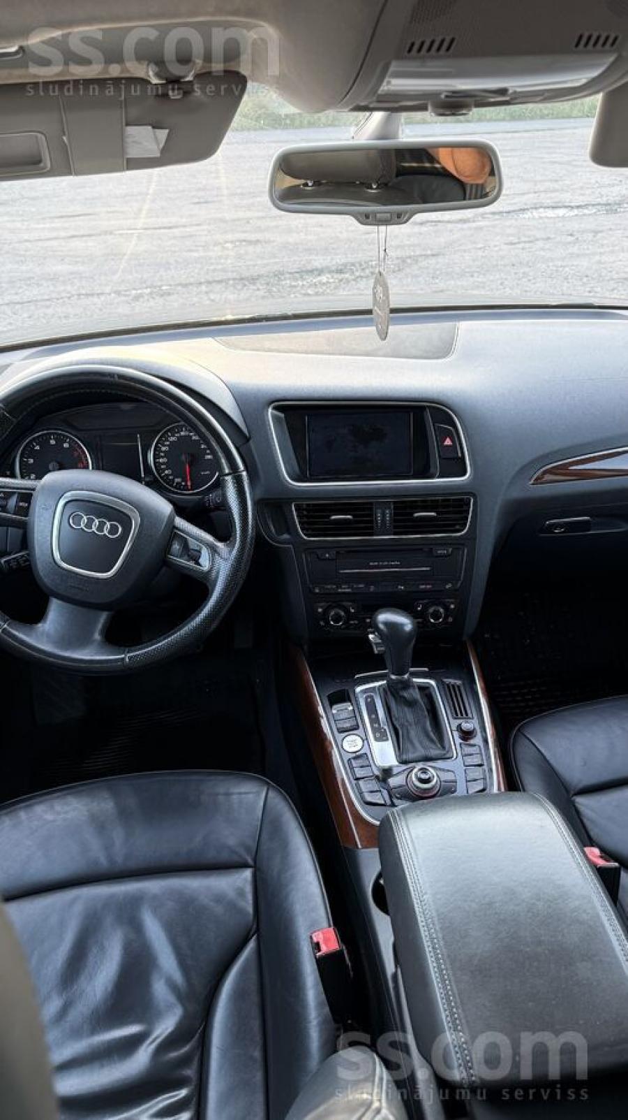 Black Audi Q5 2008 in Riga, with an engine capacity of 2.00 L and mileage of 275 thousand km for 8500 €, photo 10 on AUTOMOTO.COM.LV