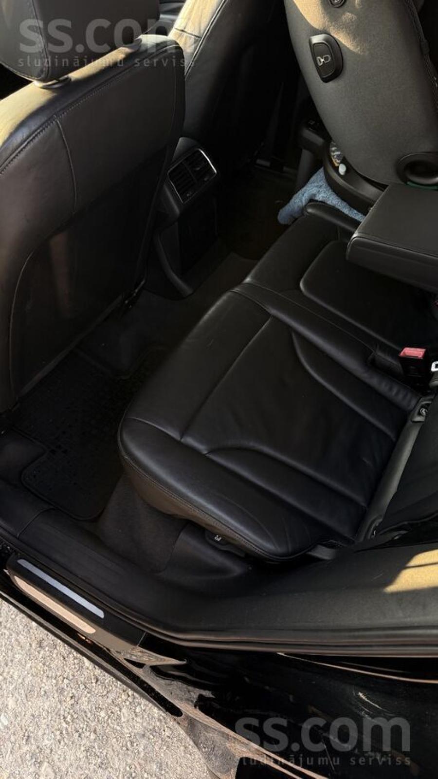 Black Audi Q5 2008 in Riga, with an engine capacity of 2.00 L and mileage of 275 thousand km for 8500 €, photo 12 on AUTOMOTO.COM.LV
