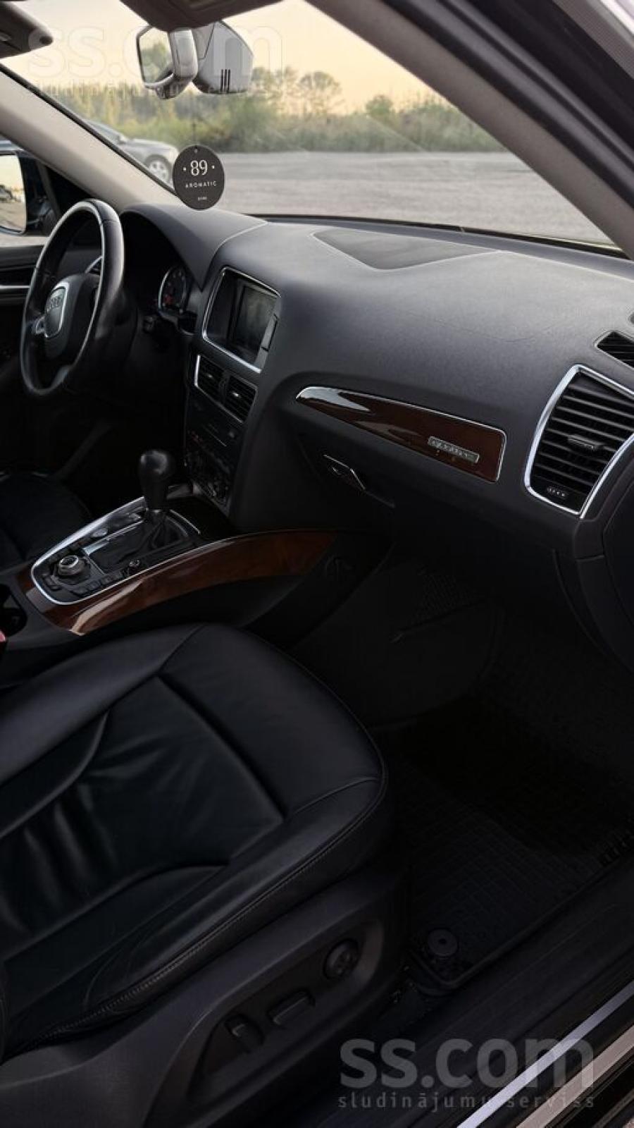 Black Audi Q5 2008 in Riga, with an engine capacity of 2.00 L and mileage of 275 thousand km for 8500 €, photo 13 on AUTOMOTO.COM.LV