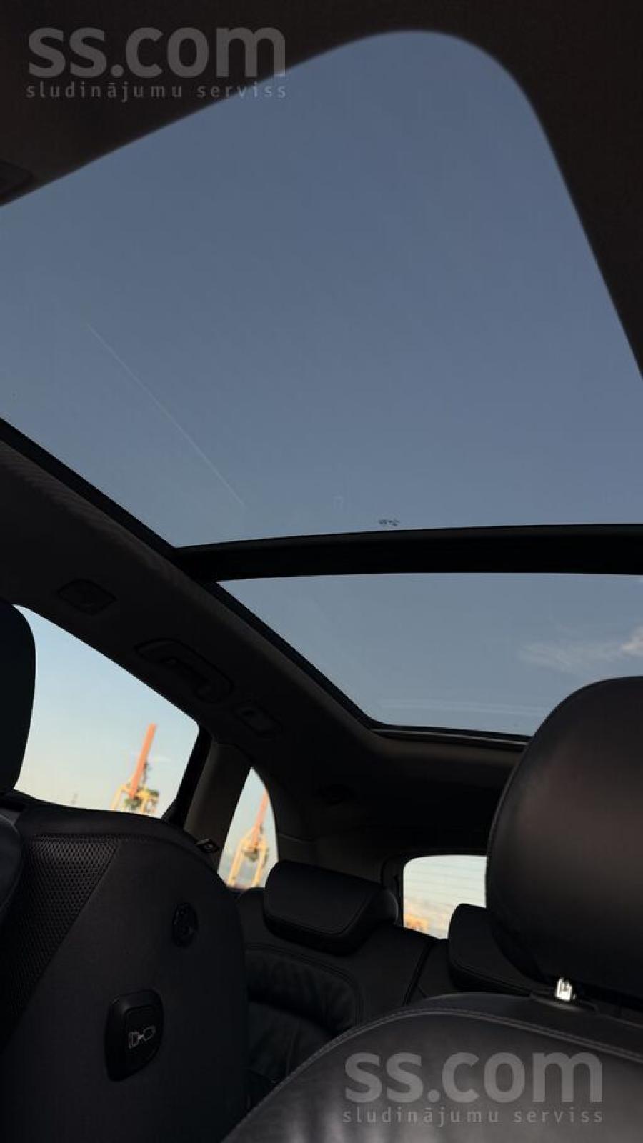 Black Audi Q5 2008 in Riga, with an engine capacity of 2.00 L and mileage of 275 thousand km for 8500 €, photo 15 on AUTOMOTO.COM.LV