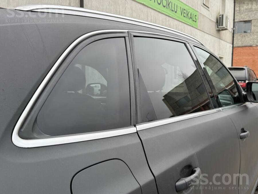 Black Audi Q5 2009 in Daugavpils, with an engine capacity of 2.00 L and mileage of 0 thousand km for 10500 €, photo 8 on AUTOMOTO.COM.LV