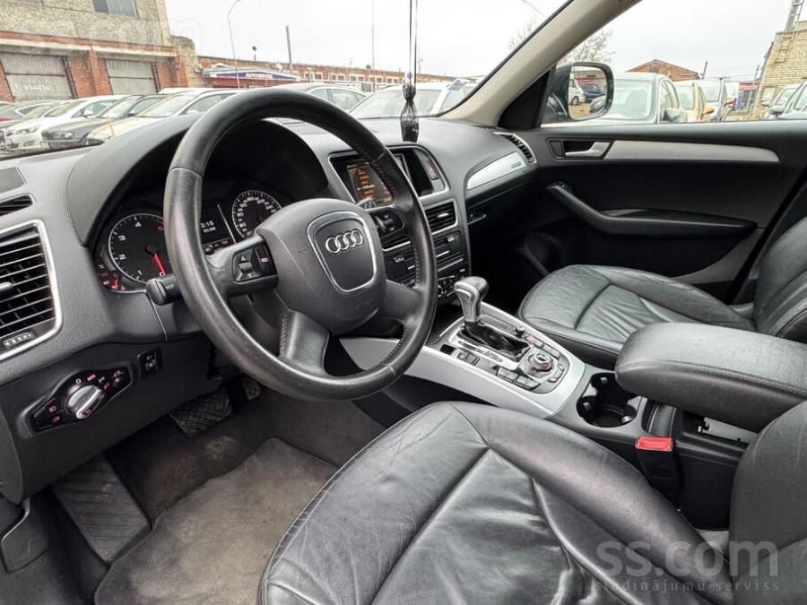 Black Audi Q5 2009 in Daugavpils, with an engine capacity of 2.00 L and mileage of 0 thousand km for 10500 €, photo 16 on AUTOMOTO.COM.LV