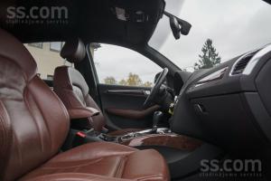 Black Audi Q5 2009 in Riga, with an engine capacity of 3.00 L and mileage of 0 thousand km for 10990 €, photo 6 on AUTOMOTO.COM.LV