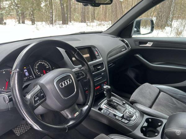 Black Audi Q5 2009 in Utena, with an engine capacity of 2.97 L and mileage of 271 thousand km for 8999 €, photo 8 on AUTOMOTO.COM.LV