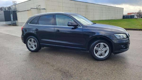 Black Audi Q5 2009 in Radviliskis, with an engine capacity of 2.97 L and mileage of 300 thousand km for 7500 €, photo 2 on AUTOMOTO.COM.LV