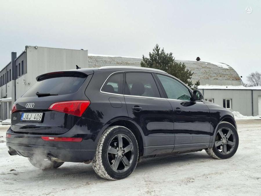 Melns Audi Q5 2009 Šilutė, ar dzinēja tilpumu 2.00 L un nobraukumu 270 tūkst. km par 5900 €, foto 3 vietnē AUTOMOTO.COM.LV