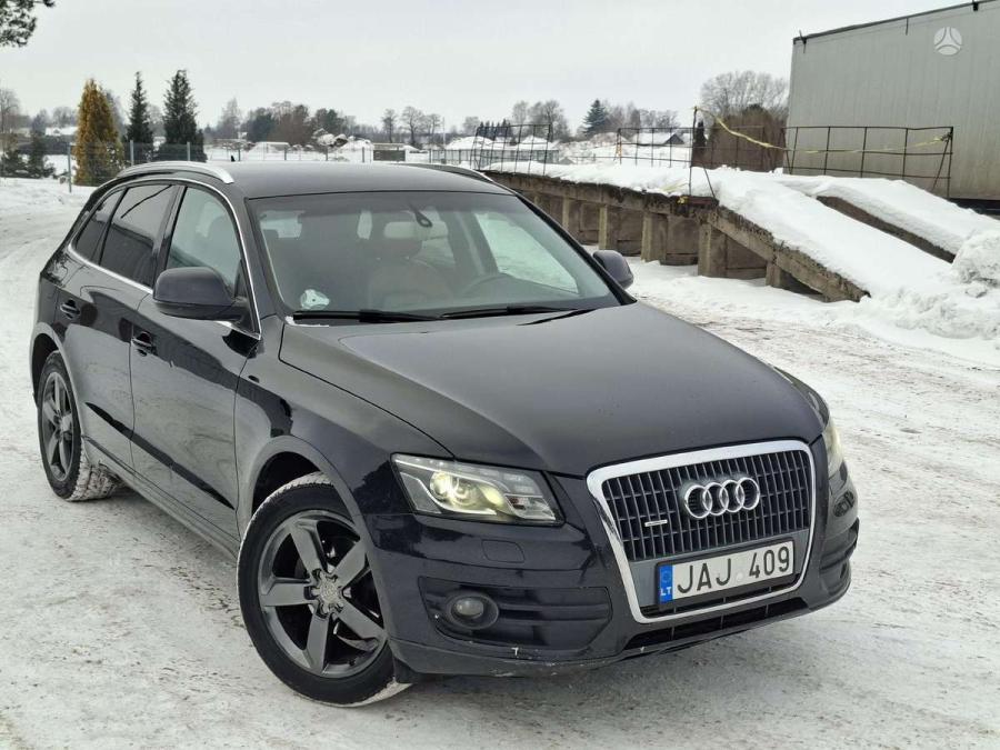 Melns Audi Q5 2009 Šilutė, ar dzinēja tilpumu 2.00 L un nobraukumu 270 tūkst. km par 5900 €, foto 4 vietnē AUTOMOTO.COM.LV