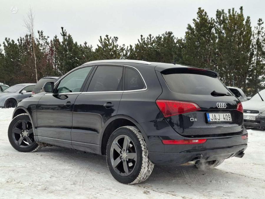 Melns Audi Q5 2009 Šilutė, ar dzinēja tilpumu 2.00 L un nobraukumu 270 tūkst. km par 5900 €, foto 8 vietnē AUTOMOTO.COM.LV